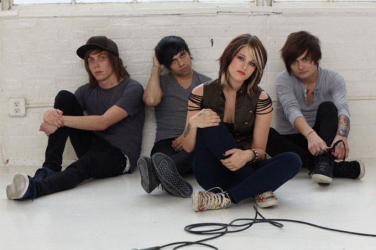 HEY MONDAY(活動休止中)のCassadee Popeがソロで新曲を発表。 | 激ロック ニュース