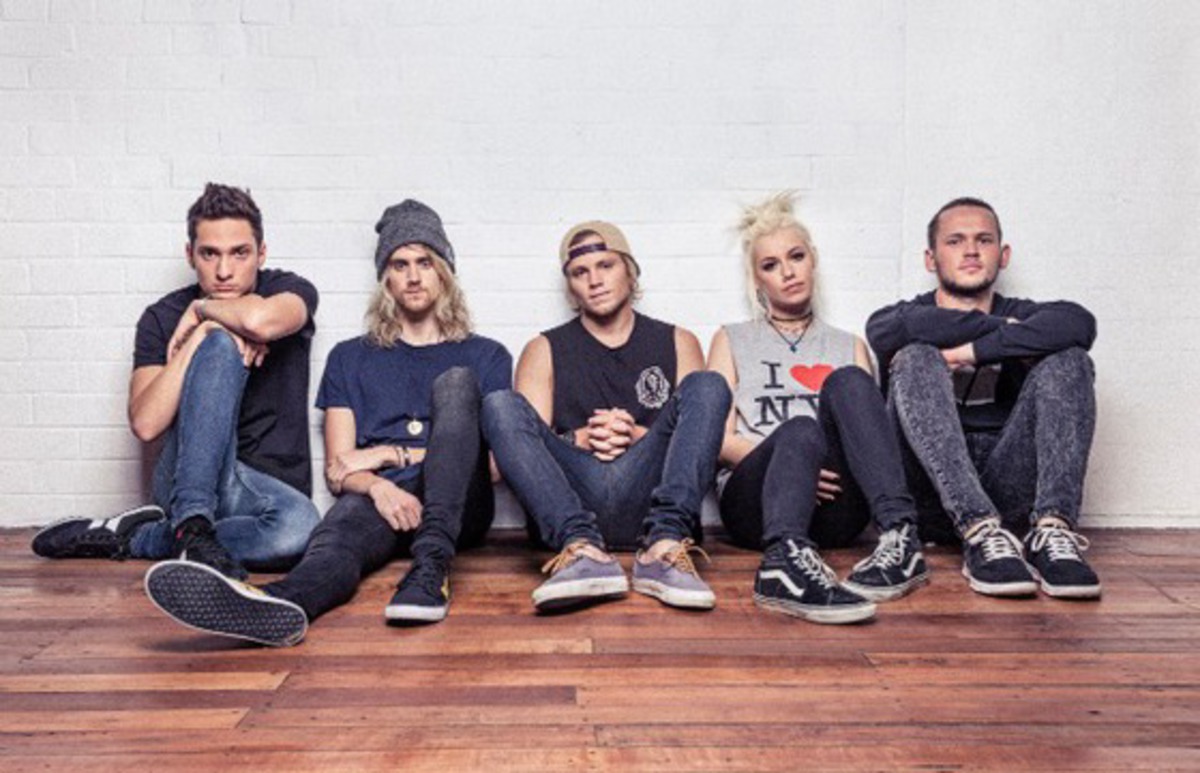 TONIGHT ALIVE、現在THE USED 、TAKING BACK SUNDAY、SLEEPWAVEと一緒に廻っているUSツアーの ...