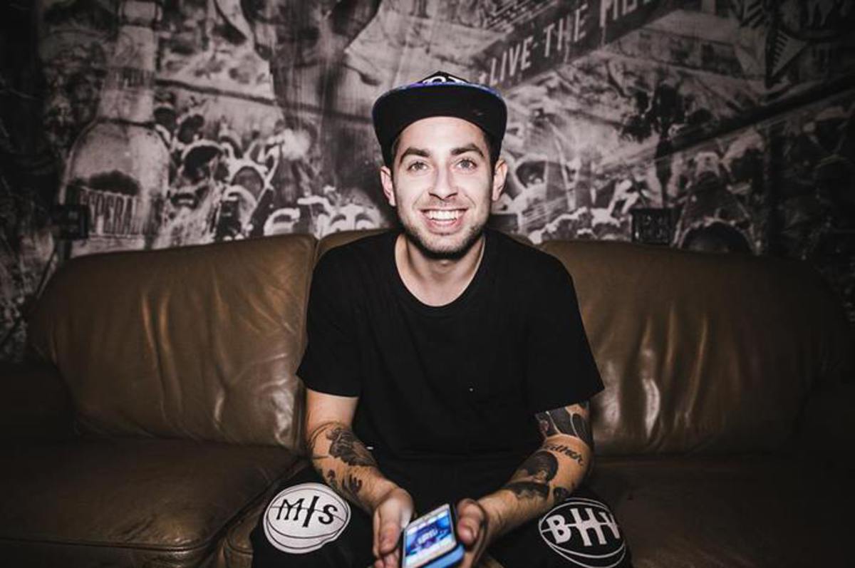 ISSUESのフロントマンTyler Carter、来年1月にリリースするニューEP『Leave Your Love』より表題曲のリリック ...