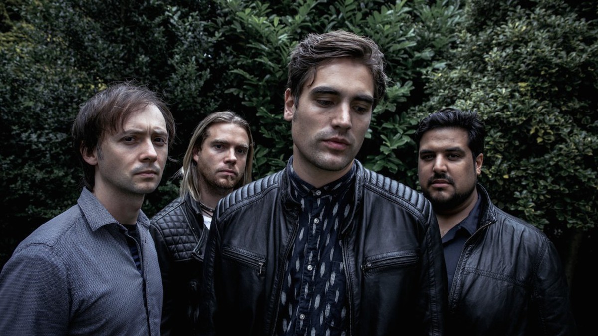 元BUSTEDのCharlie Simpson（Vo/Gt）率いるFIGHTSTAR、約6年ぶりとなる復活のニュー・アルバム『Behind ...