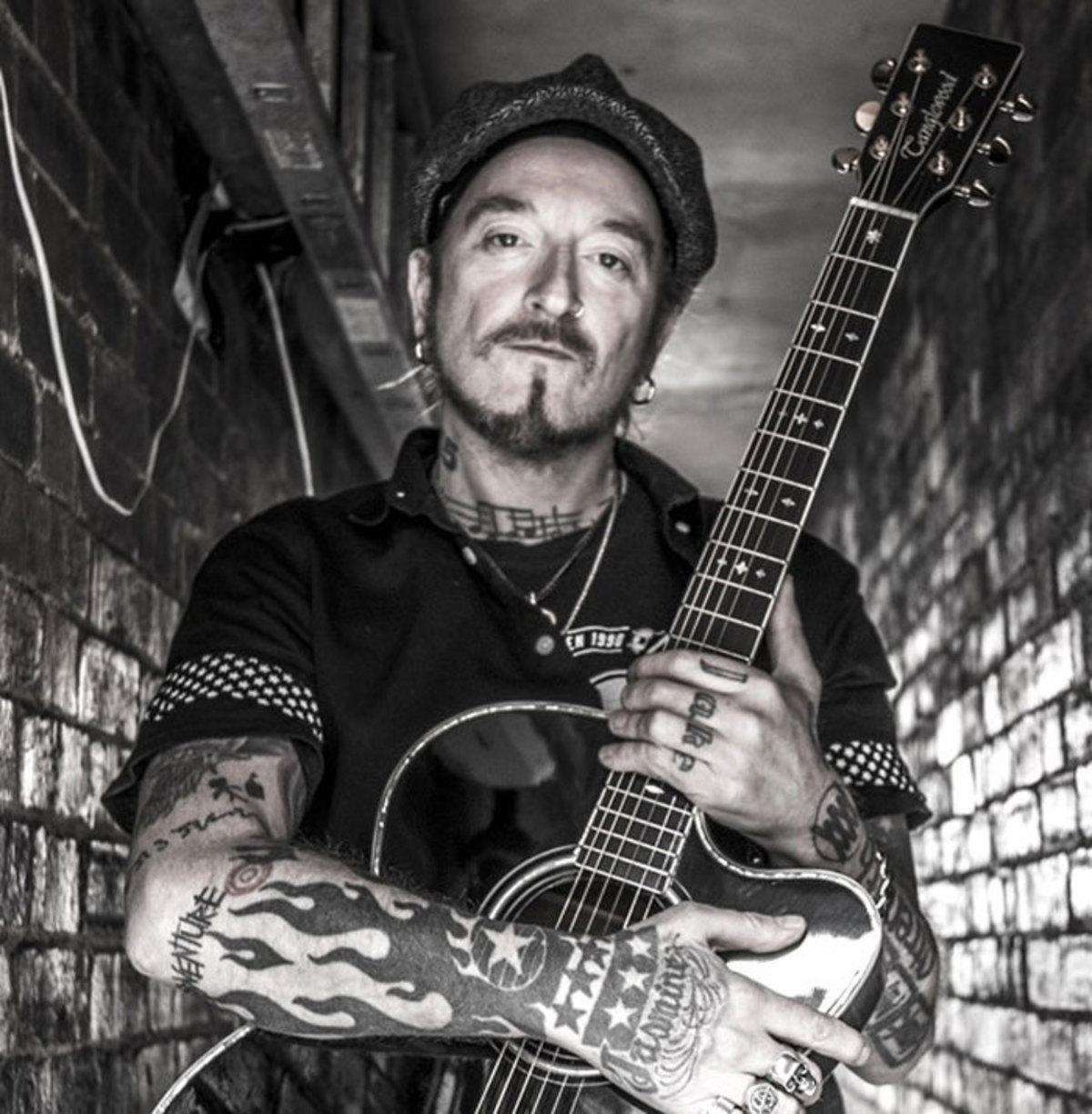 4月に来日公演を開催するGinger Wildheart、ニュー・アルバム『Year Of The Fanclub』より「Don't Lose ...