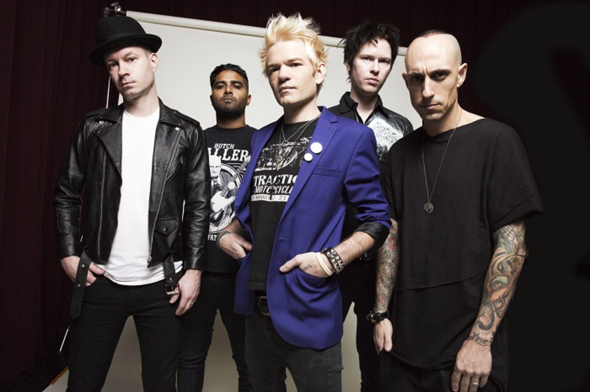 SUM 41、過去に出演した"Vans Warped Tour"より「Over My Head（Better Off Dead）」「The Hell Song」のライヴ映像公開！ | 激ロック ...