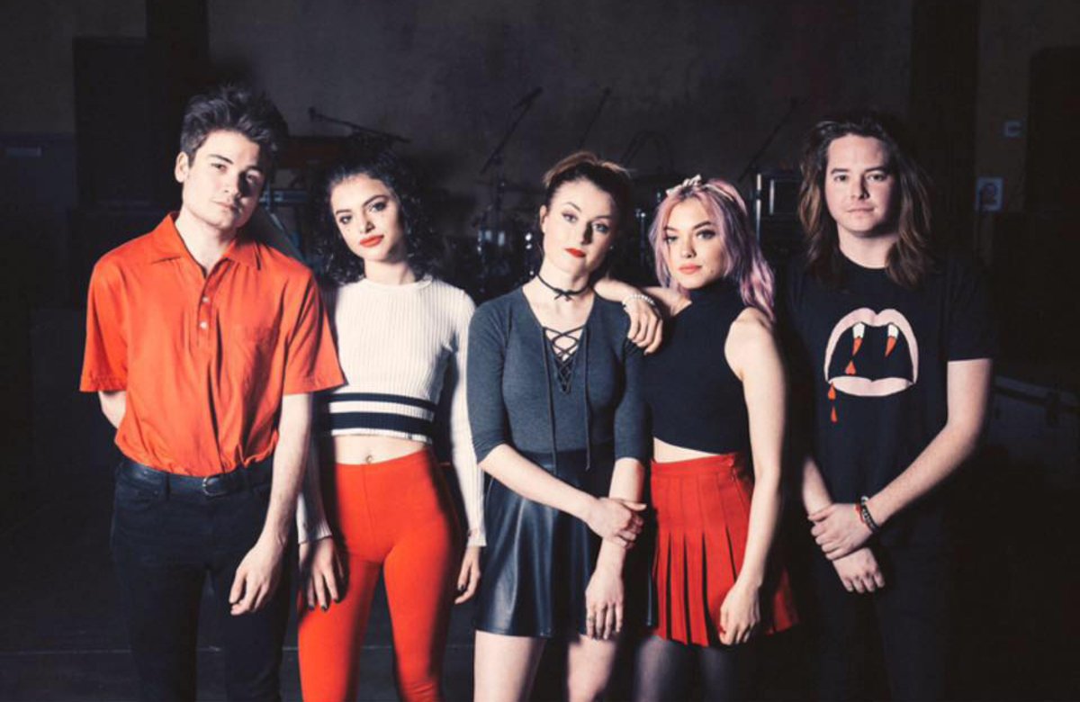 5SOS新レーベルが放つLA発ポップ・ロック・バンド HEY VIOLET、新曲「Break My Heart」のMV公開！ | 激ロック ニュース