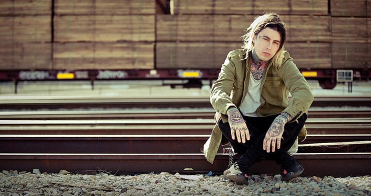 FALLING IN REVERSE、"Warped Tour 2018"より「Losing My Life」、「Losing My Mind ...