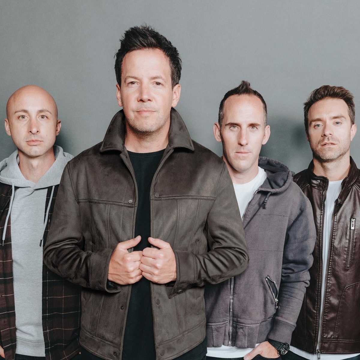SIMPLE PLAN、ニュー・アルバム『Harder Than It Looks』より新曲「Iconic」ヴィジュアライザー公開！ | 激 ...
