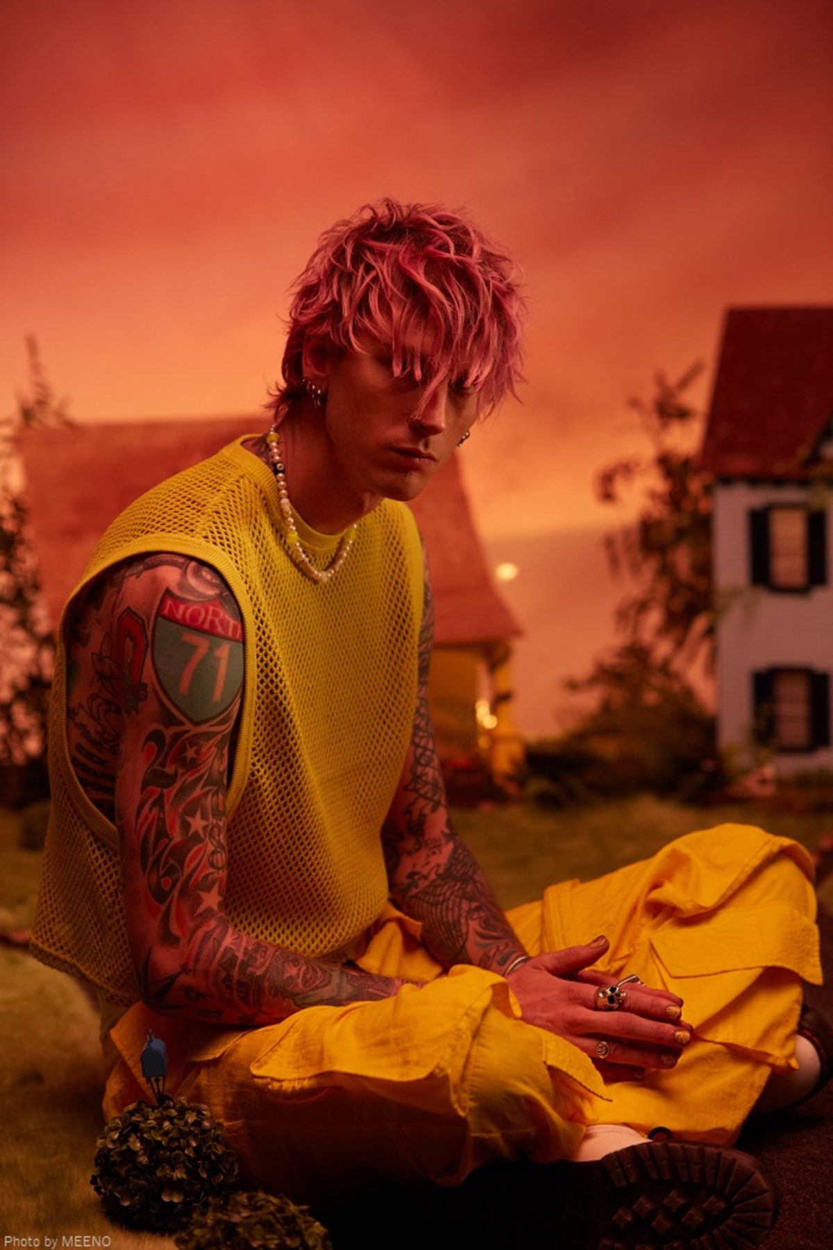 MACHINE GUN KELLY、新曲「More Than Life Feat. GLAIVE」のライヴ・パフォーマンス映像公開！ | 激 ...