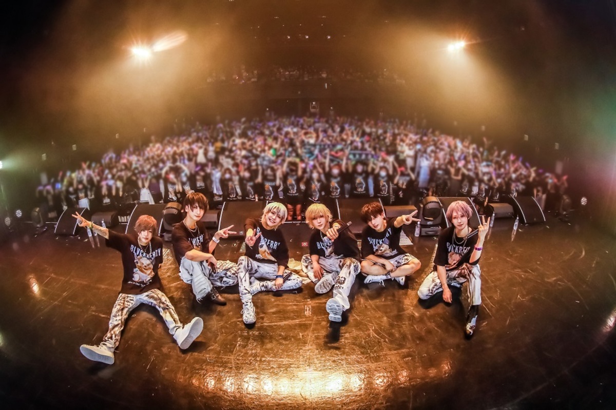 BLVCKBERRY、1周年記念Zeppワンマンを超満員にて完遂！来年2月には過去最大キャパとなるLINE CUBE SHIBUYAへ挑戦 ...