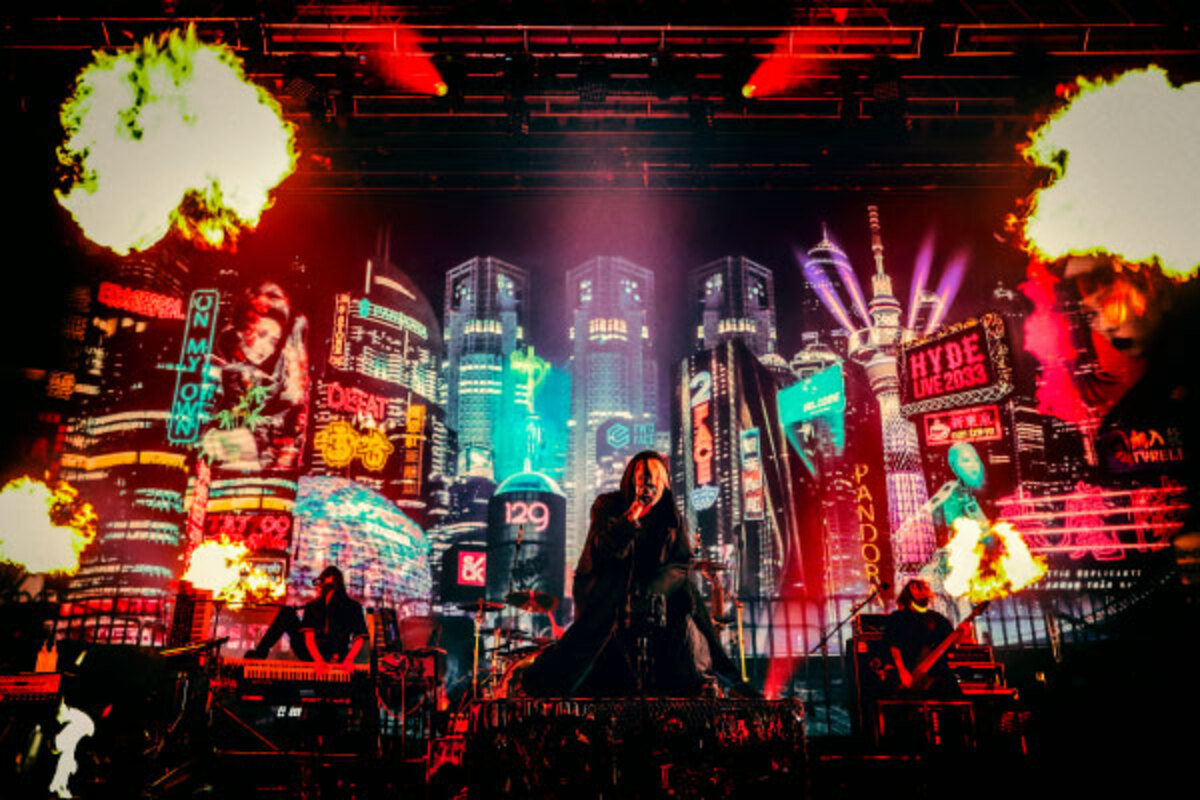HYDEのライヴ・レポート公開！大会場で繰り広げられた、ゼロ距離での熾烈なる総力戦――"HYDE LIVE 2023"ファイナル幕張メッセ2デイズ初日公演をレポート！ | 激ロック ニュース