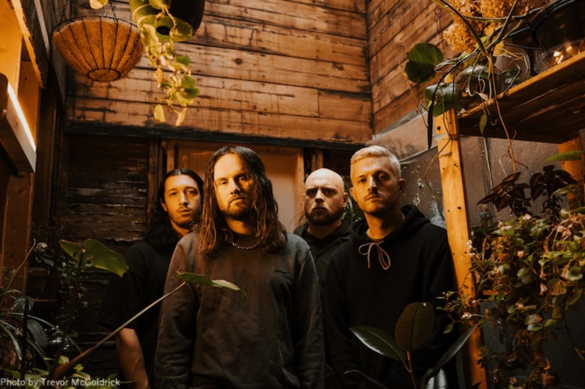 FIT FOR A KING、Landon Tewers（THE PLOT IN YOU）迎えたニュー・シングル「Technium」リリース＆MV公開！ | 激ロック ニュース