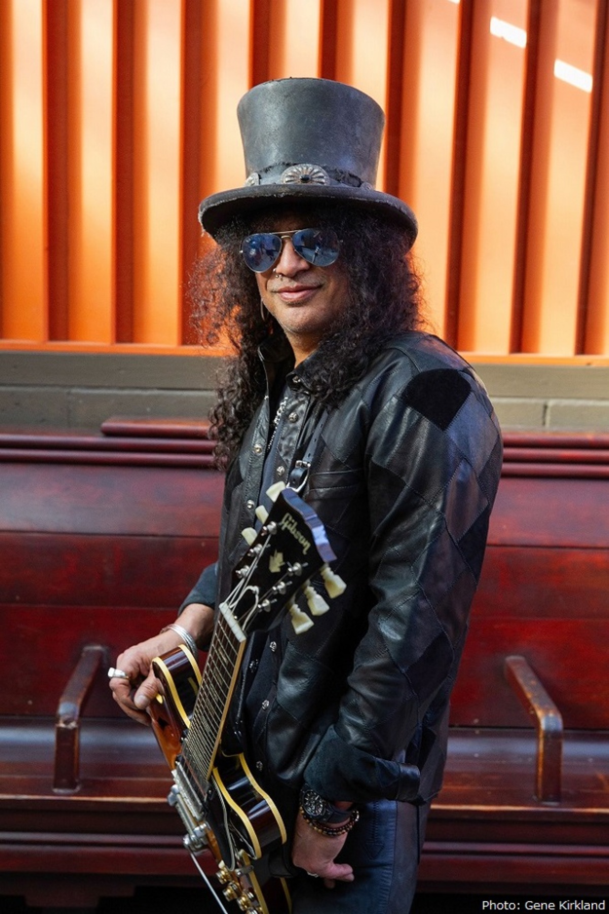 SLASH、The Gibson Garageでのプライベート・イベントより「Papa Was A Rolling Stone」ライヴ映像公開 ...