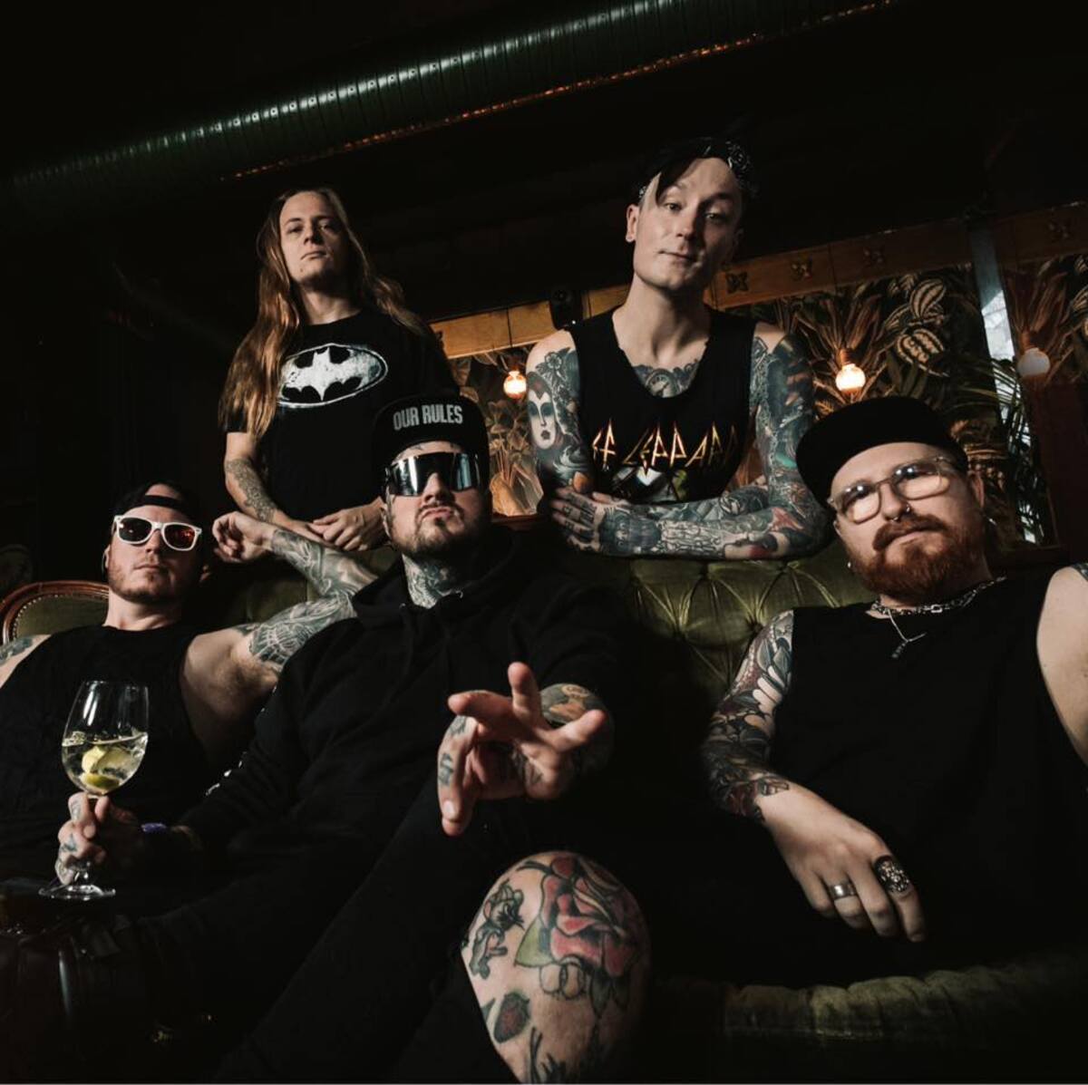 フィンランドの変態メタルコア・バンド ONE MORNING LEFT、ニュー・アルバム『Neon Inferno』本日10/25リリース ...